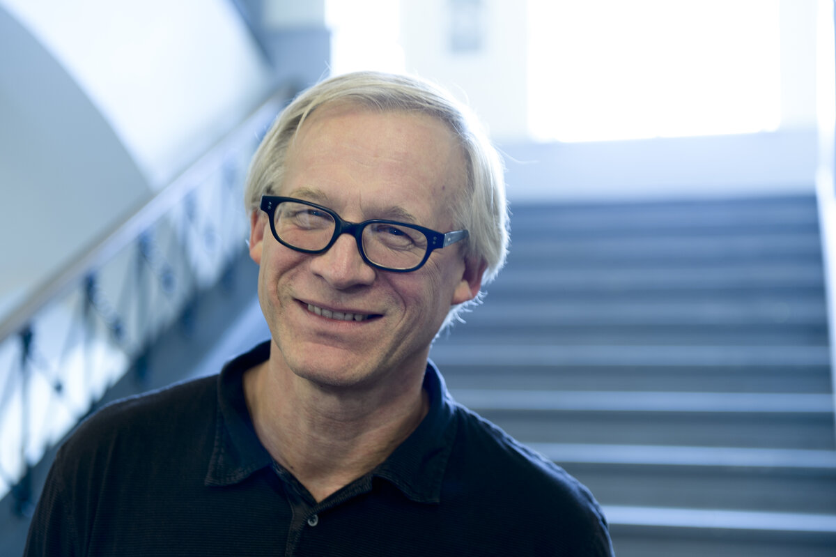 - Hallå där, Anders Persson.Varför måste alla gå i skolan?